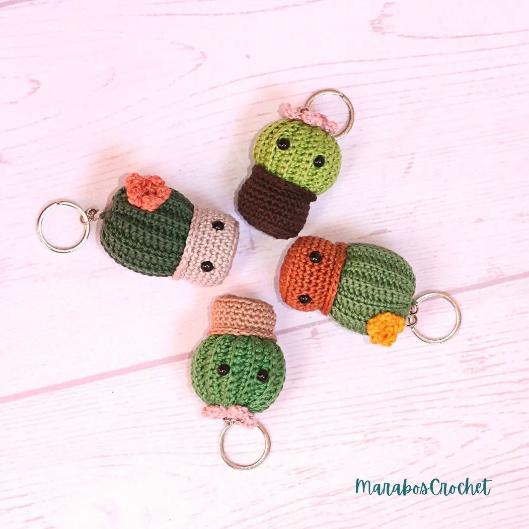 Crochet Hello Kitty Keychain Amigurumi Free Pattern – Amigurumi