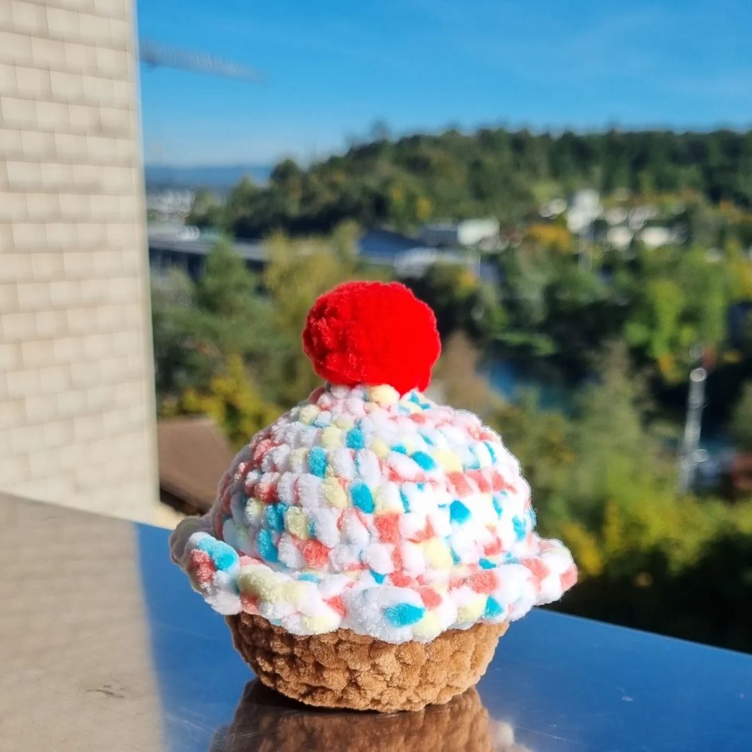 Christmas Cupcake Amigurumi Crochet Free Pattern – Amigurumi