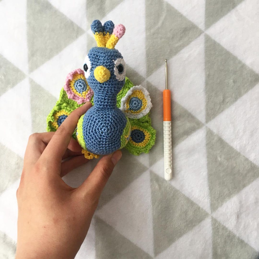 Crochet Bird Little Peacock Free Amigurumi Pattern – Amigurumi
