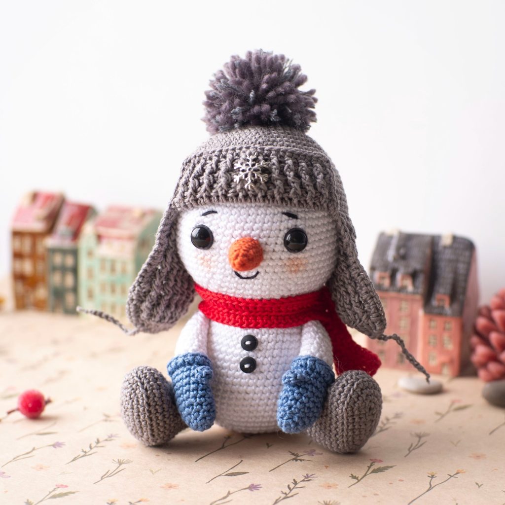 Snowman with Little Christmas Tree – Free Amigurumi Pattern – Amigurumi